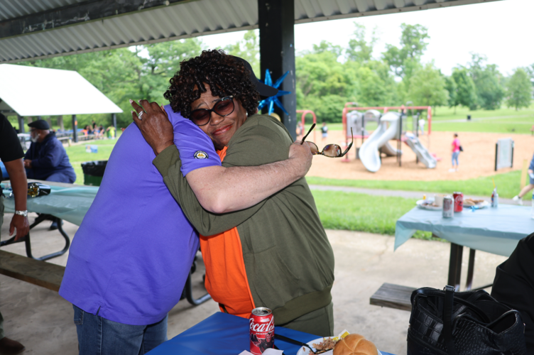 Hogan visits longshoremen in Essex | Local Events | avenuenews.com