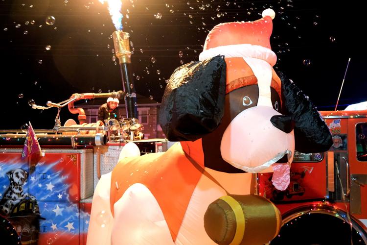 Essex Community Tree Lighting | Avenuenews | avenuenews.com