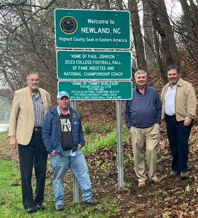 Newland welcome signs dedicated to two legends | News | averyjournal.com
