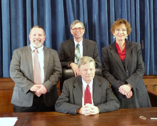 Leake sworn in as district judge | News | averyjournal.com