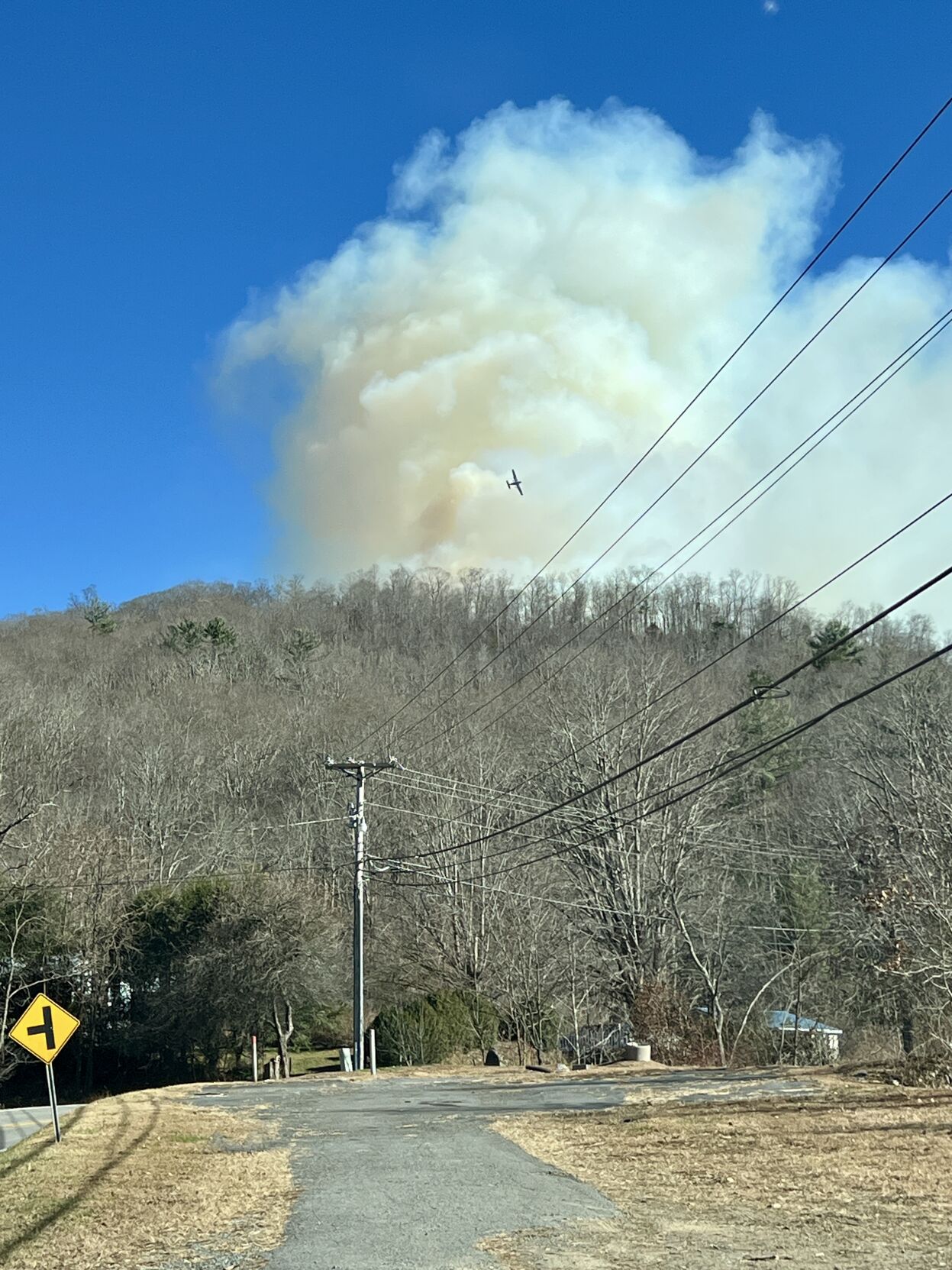 Multiple departments battling 50 acre brush fire in the Elk Valley ...