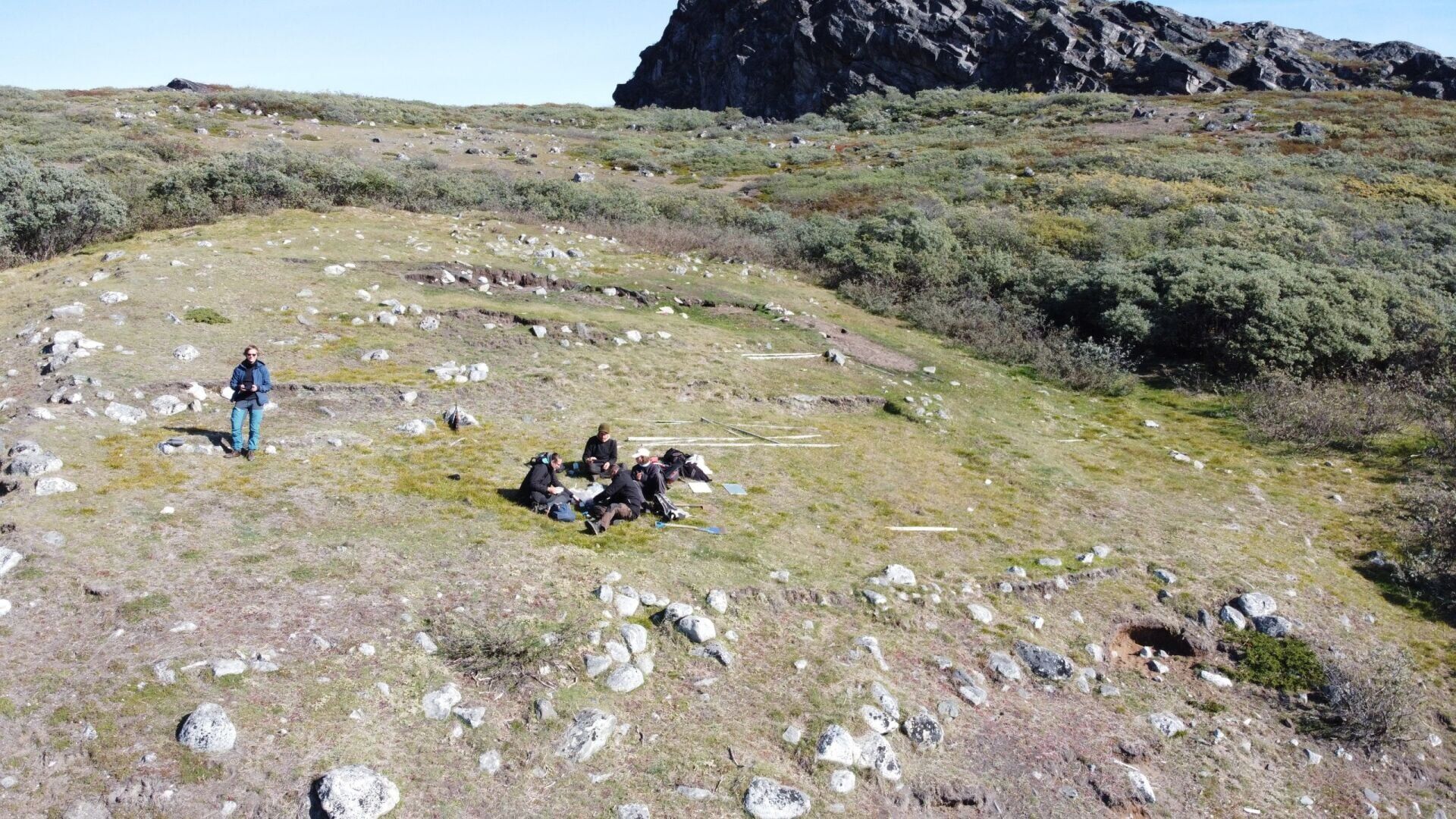 Microbes frozen in rubbish heaps reveal early life in Greenland ...