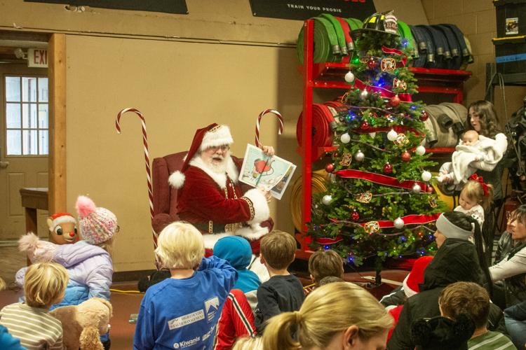 Santa has story time with kids | Community | averyjournal.com