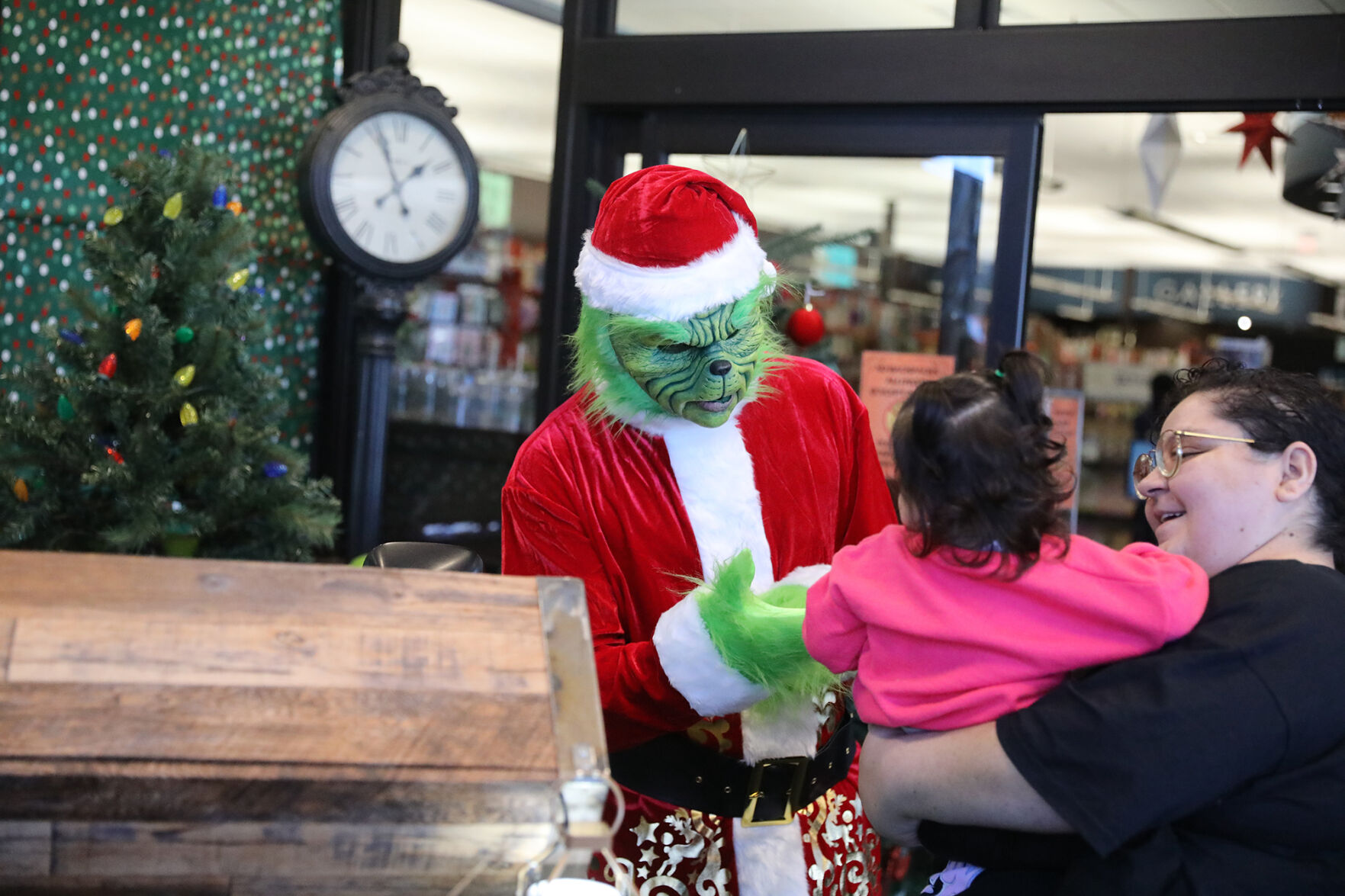 Flagstaff’s Grinch steals hearts, not Christmas | Local News ...