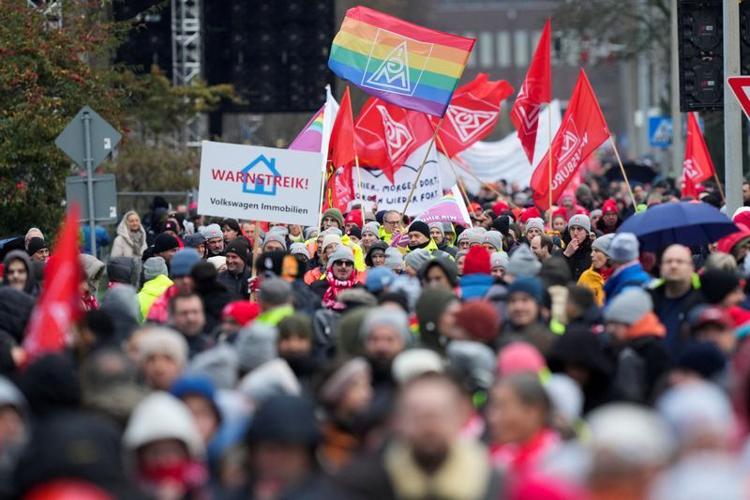 Angry VW workers issue ultimatum with threat of strike escalation in ...