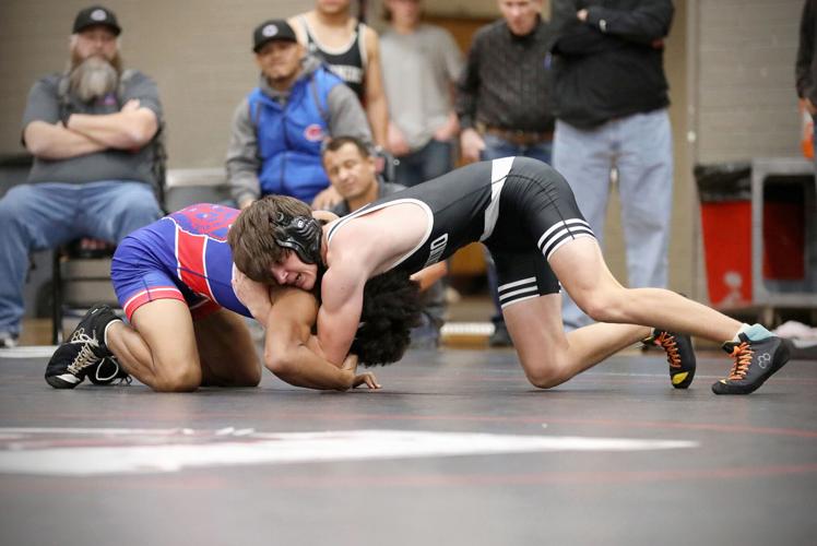 Coconino using depth, seasoned wrestlers to build foundation as season ...