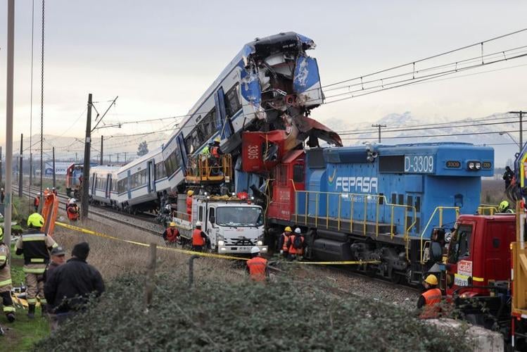 Trains collide in Chile, 2 people killed | | azdailysun.com