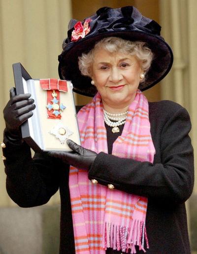 British actress Joan Plowright dies at 95 | | azdailysun.com