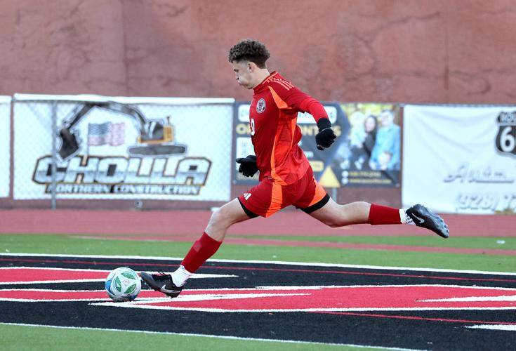 Coconino boys soccer holds off Tempe after late-match scuffle in season ...