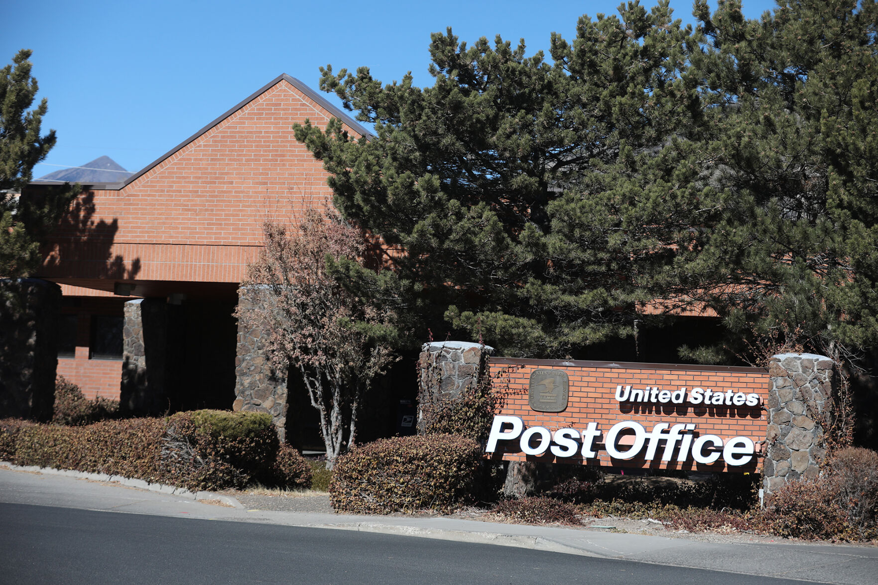 Staffing, delivery, maintenance problems persist for USPS in Flagstaff ...