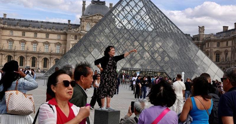 Water leak at Paris Louvre Museum damages books at Egyptian antiquities ...
