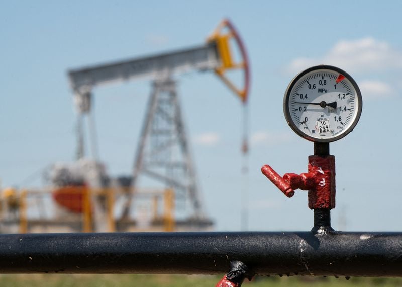 Oil prices set for biggest annual drop since 2020 | | azdailysun.com