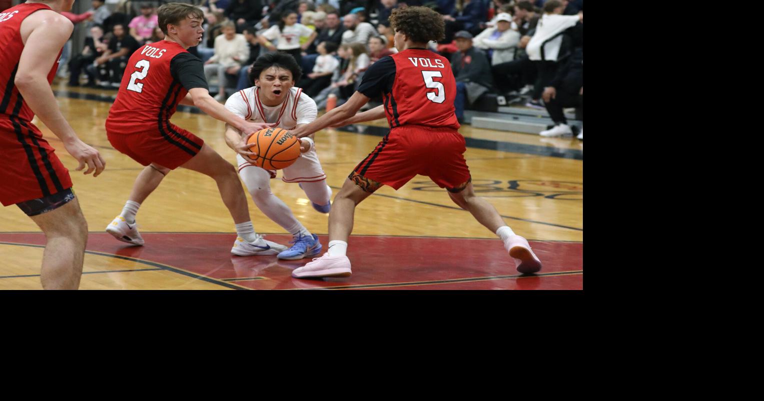Coconino boys basketball survives late push from Lee Williams to move ...