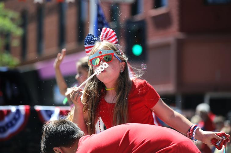 Thousands turn out for Independence Day parade through downtown ...