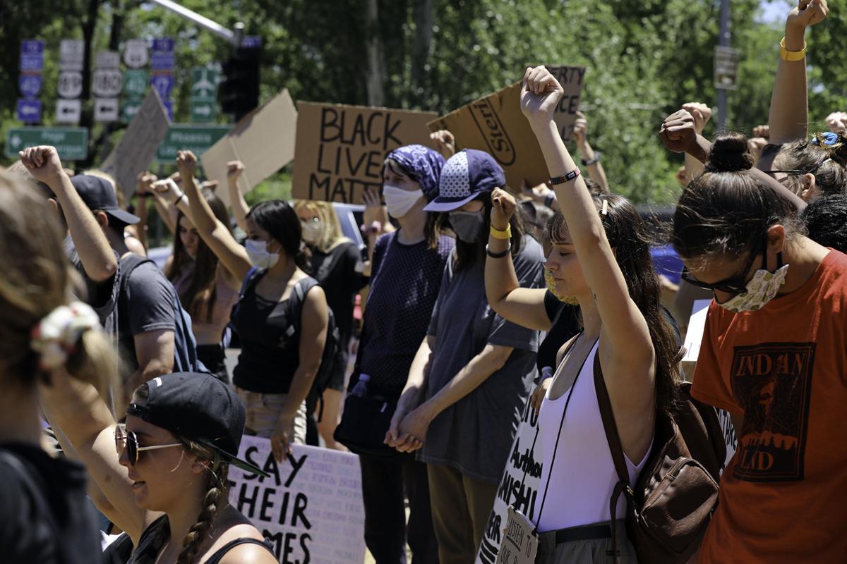 Flagstaff Chief of Police Treadway kneels, speaks with protesters ...