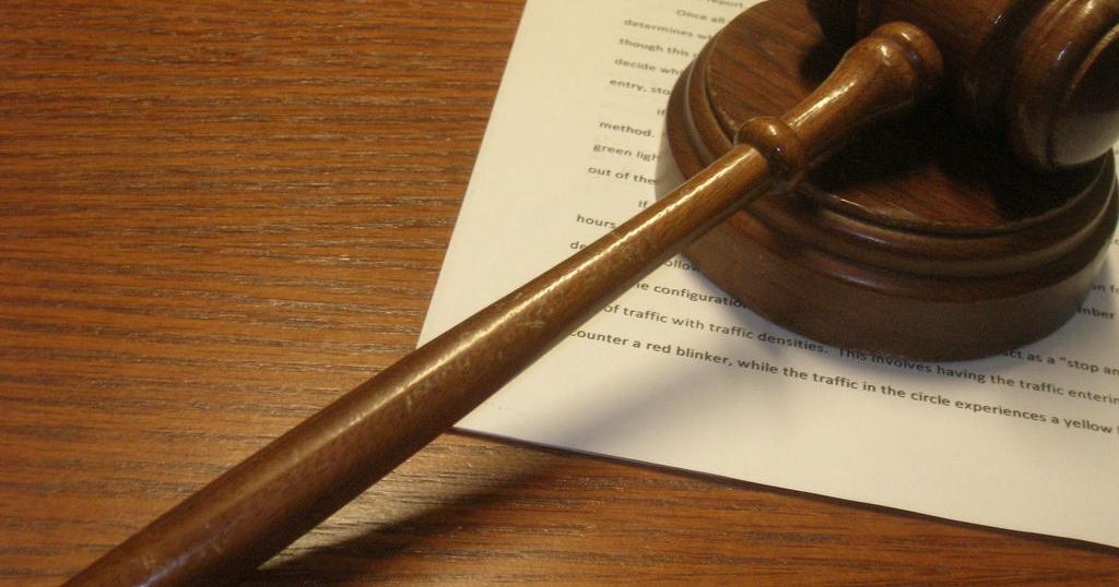 Trial begins for former Williams police officer accused of assault ...