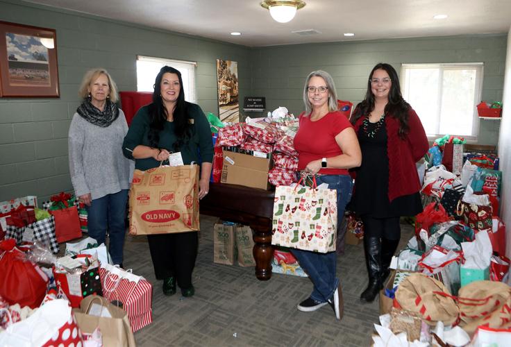 Making spirits bright: Annual Adopt a Grandparent program brings joy to ...