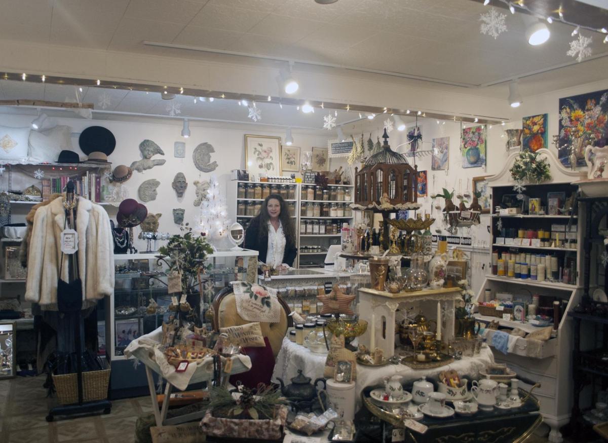 Victorian Moon: a step into the past | Local | azdailysun.com