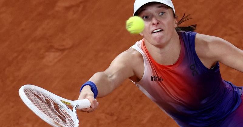 Swiatek back from the brink as French Open fans come under fire ...