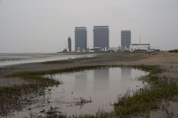 Musk's SpaceX is quick to build in Texas, slow to pay its bills ...