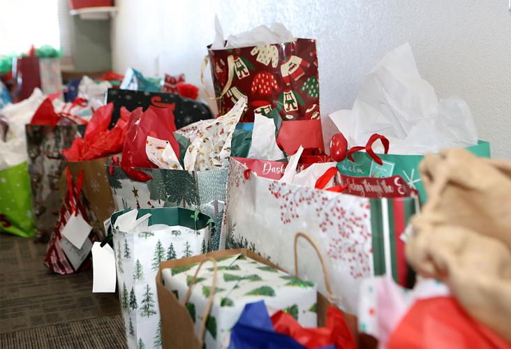 Making spirits bright: Annual Adopt a Grandparent program brings joy to ...
