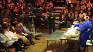 German doctor conducts public autopsy in London | | azdailysun.com