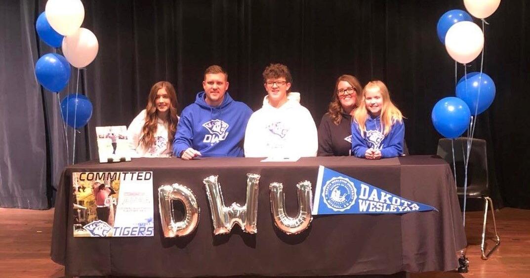 Coconino senior Calahan signs to Dakota Wesleyan golf | Local Sports ...