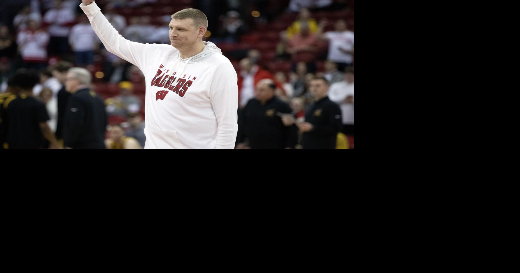 Former Wisconsin men's basketball players added as analysts