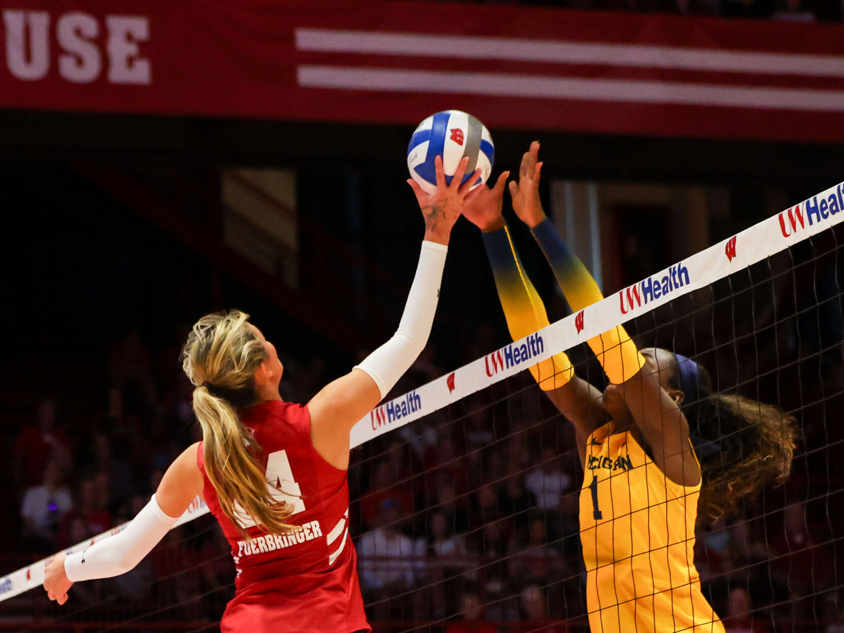 Wisconsin volleyball sweeps UCLA