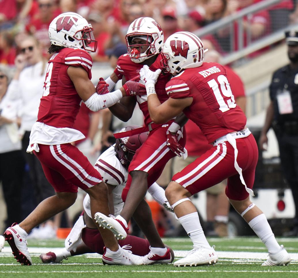 How Wisconsin football players decide what uniforms the team will wear