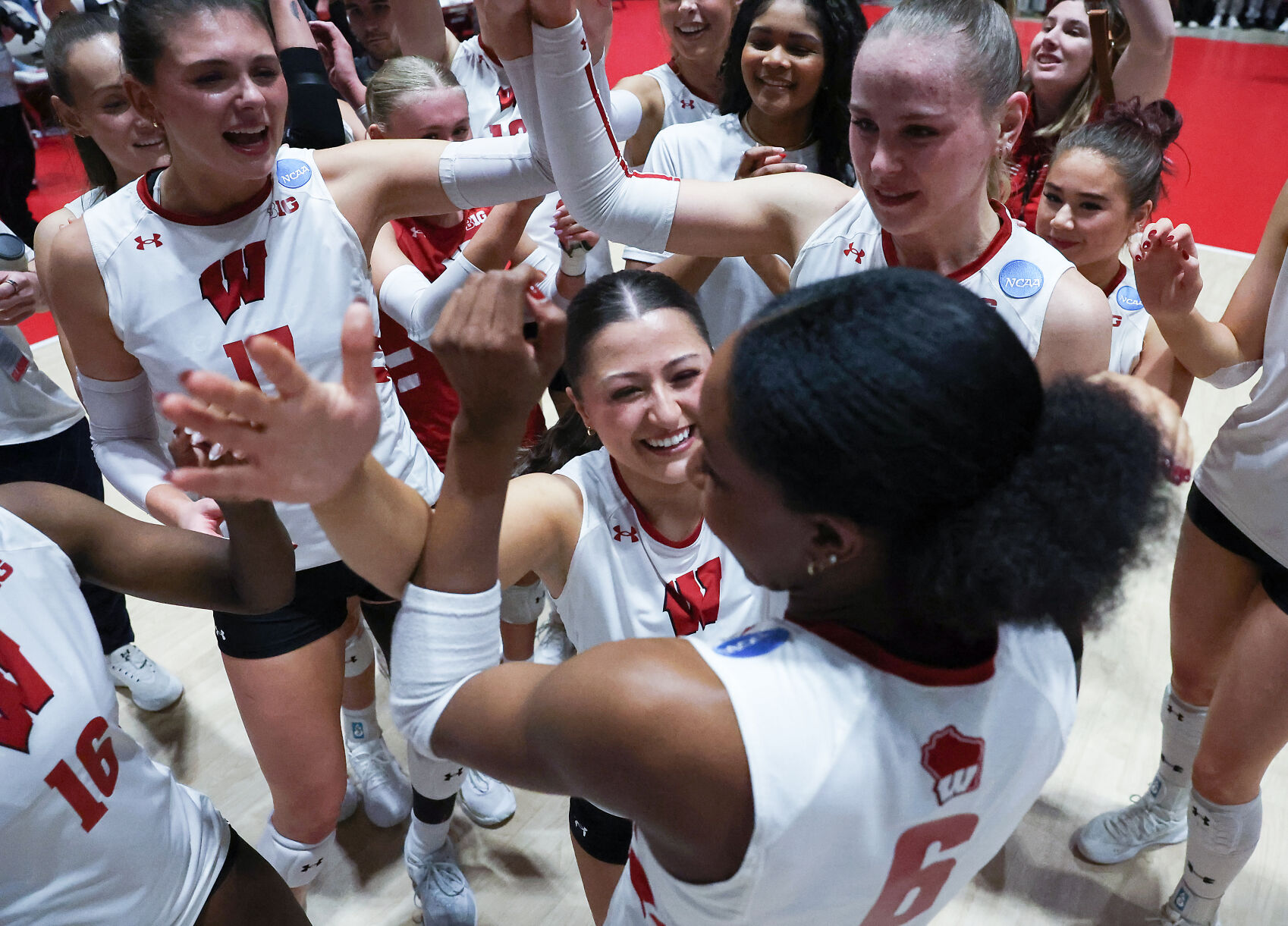 Wisconsin volleyball beats Texas in four to reach Final Four