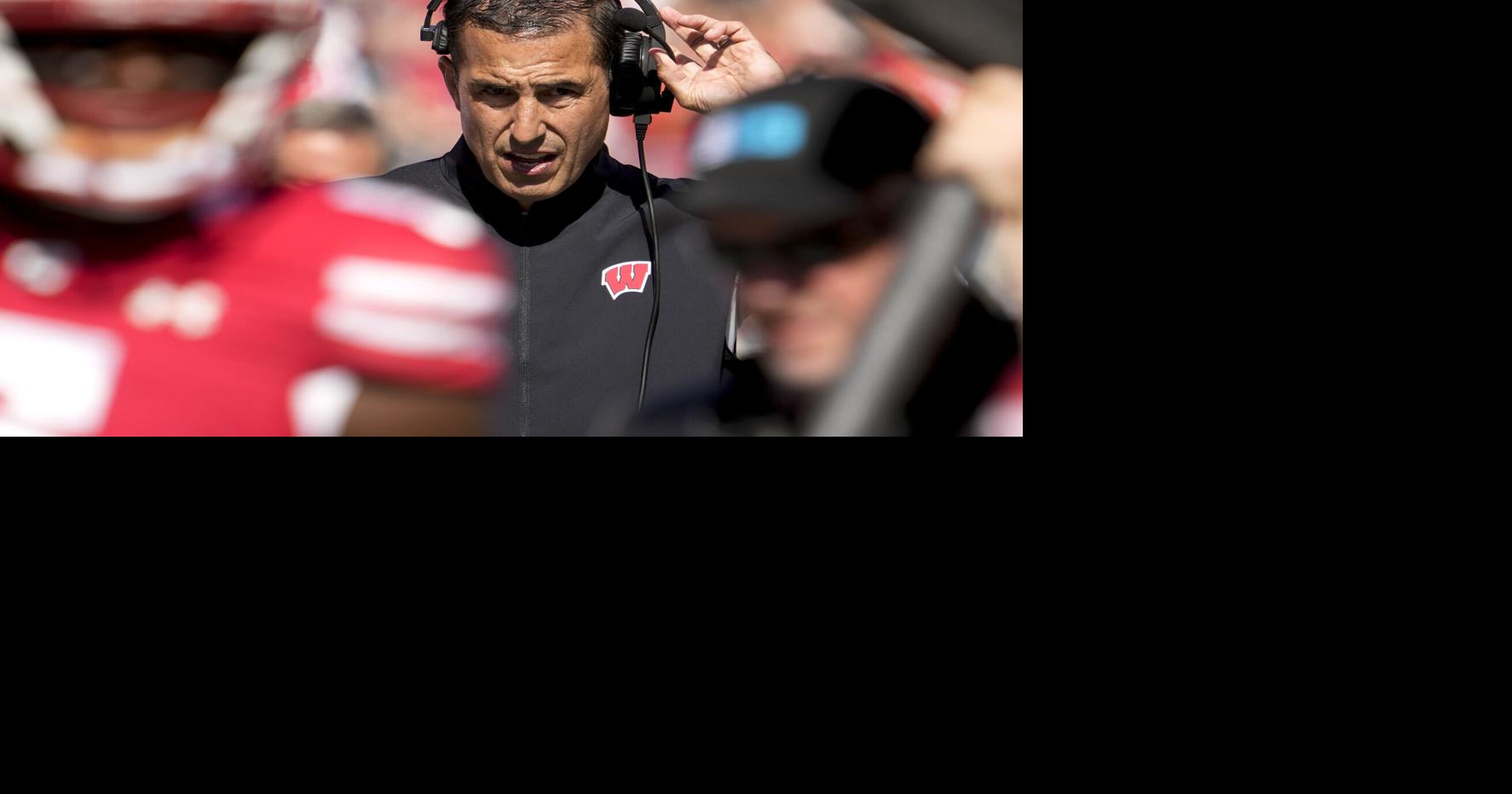 How much the Wisconsin Badgers spend on coach salaries