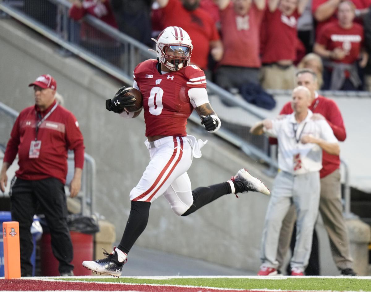 How Wisconsin football players decide what uniforms the team will wear