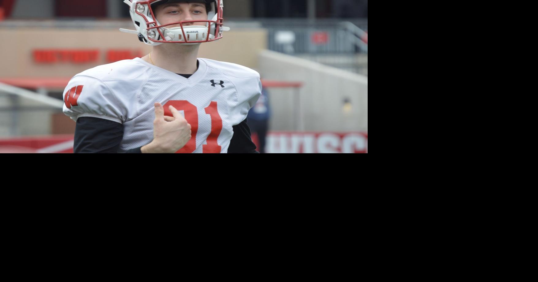 Wisconsin football's big-legged kicker heading to transfer portal