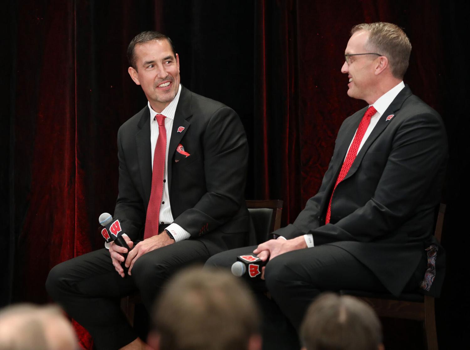 Tight end Tucker Ashcraft signs with Wisconsin football