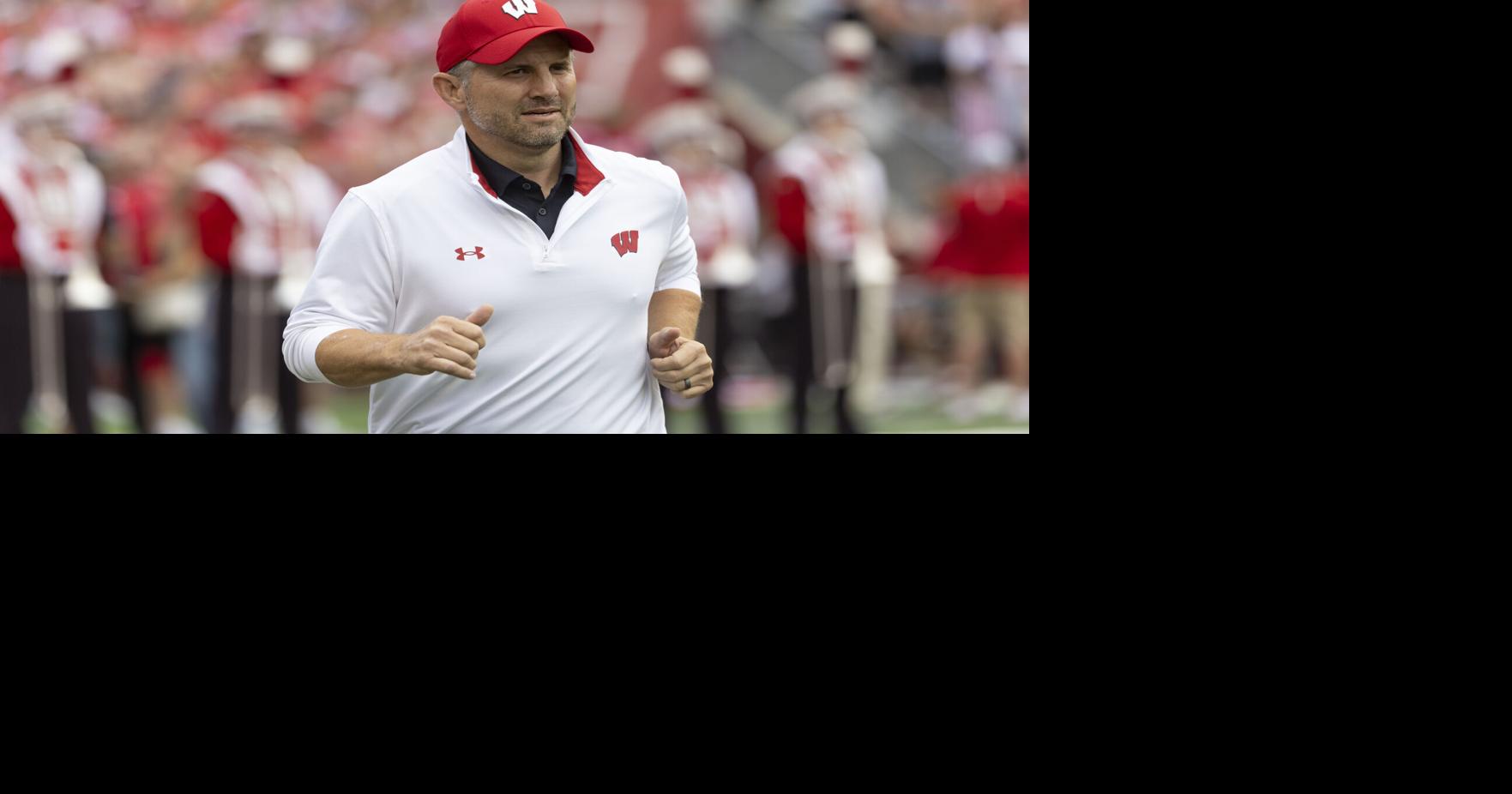 Wisconsin football's Maema Njongmeta plays sparingly