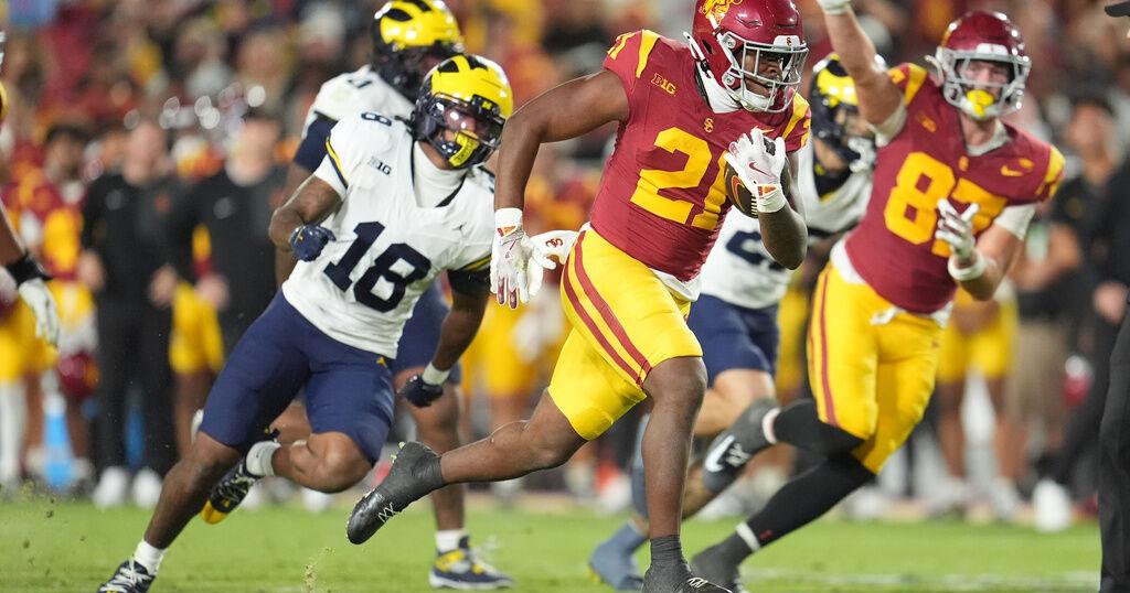 Wisconsin lands transfer RB Bryson Jackson