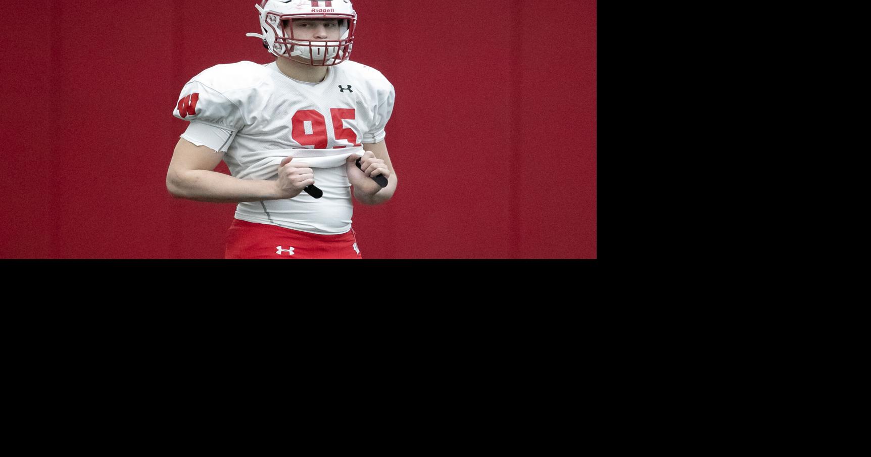 Promising LB Jordan Mayer leaves Wisconsin football