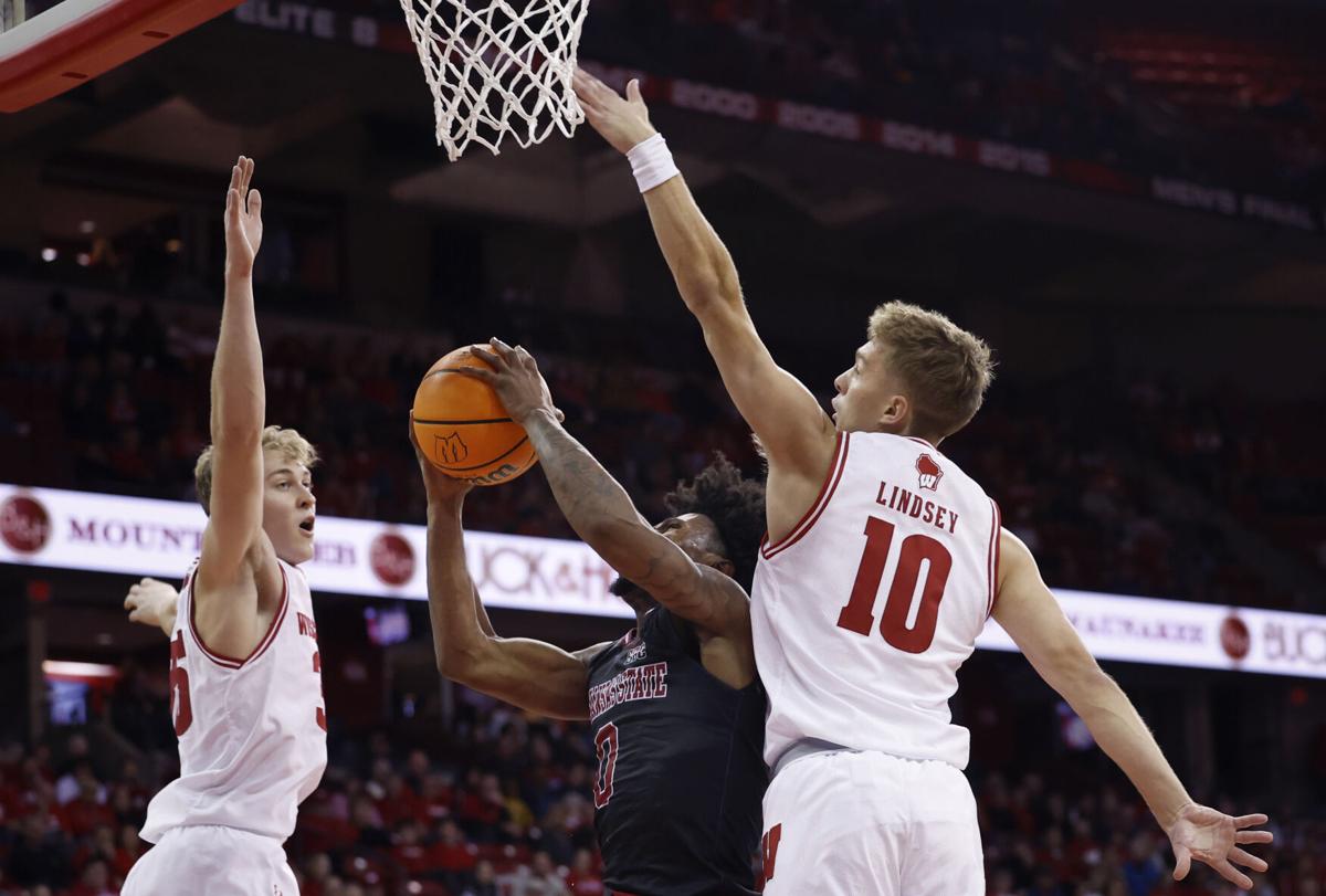 Daniel Freitag signs with Wisconsin men's basketball