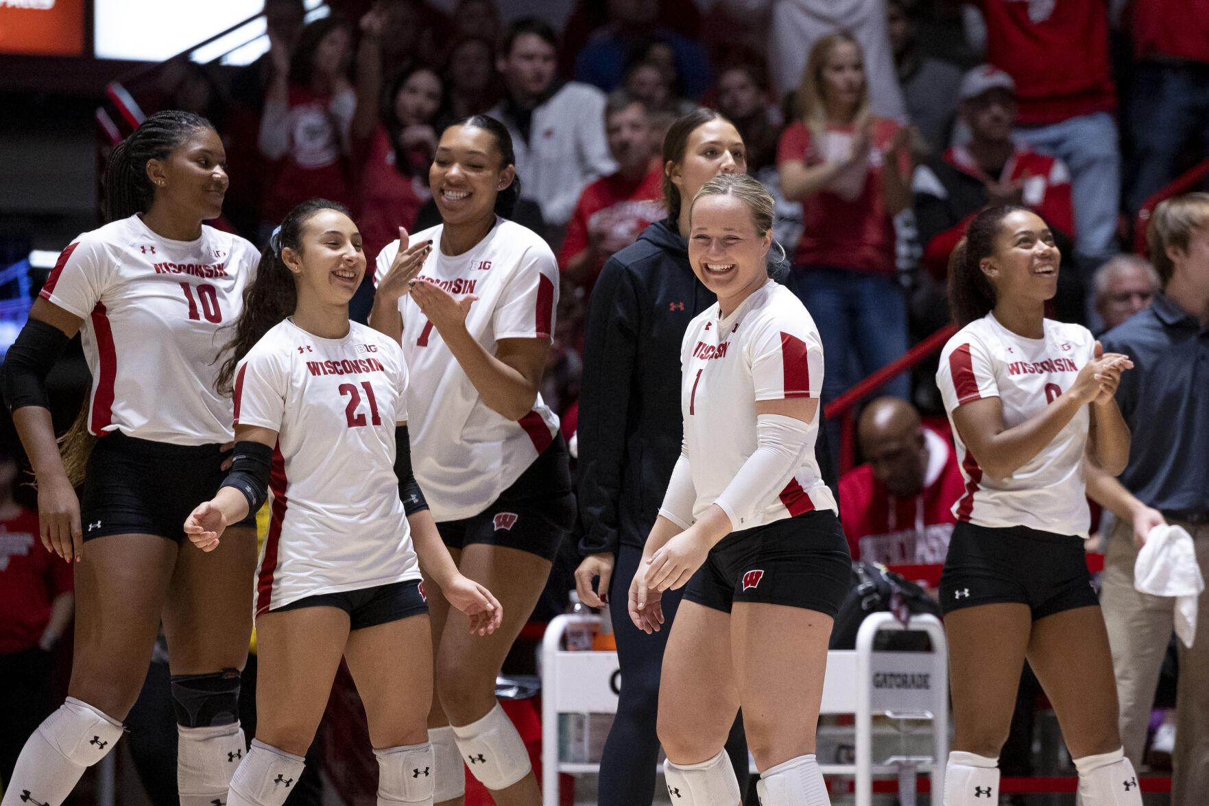 Sydney Reed, Gabby McCaa savor greeting from Wisconsin fans