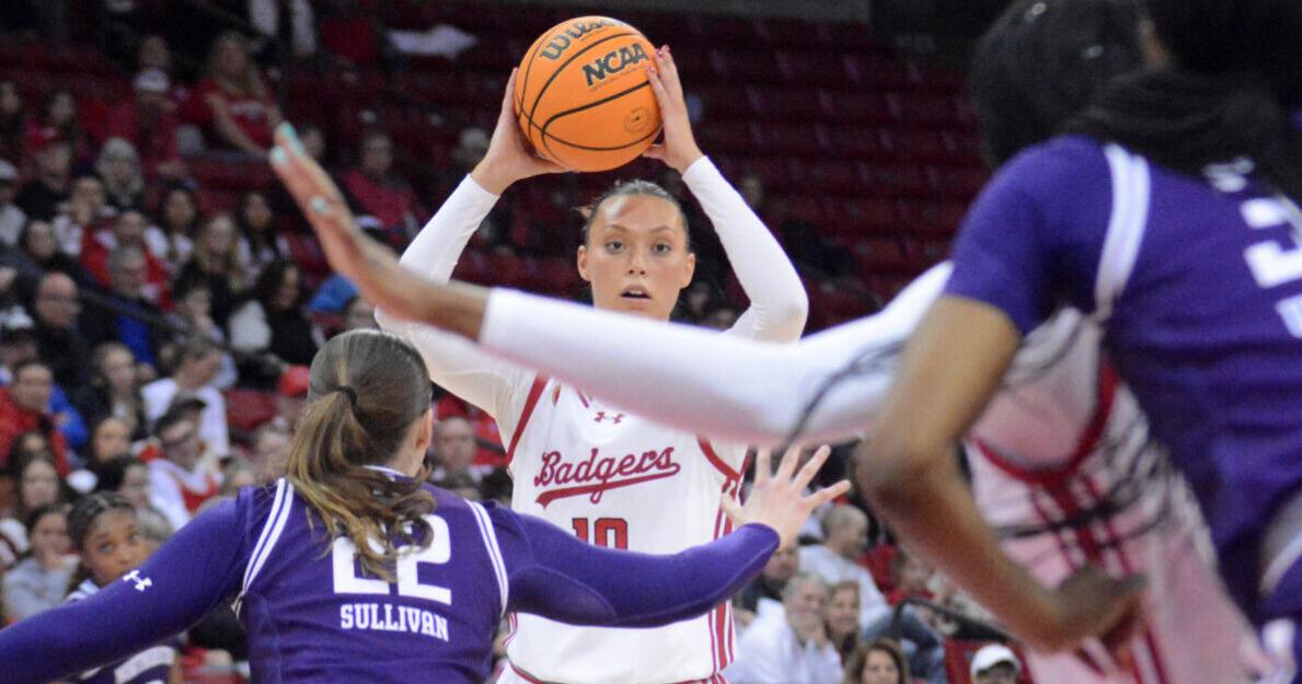 Badgers battle Wildcats on Senior, Alumni Day