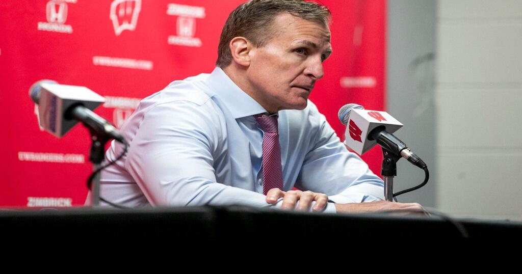 Polzin: Tony Granato says he will keep fighting for Wisconsin men's hockey