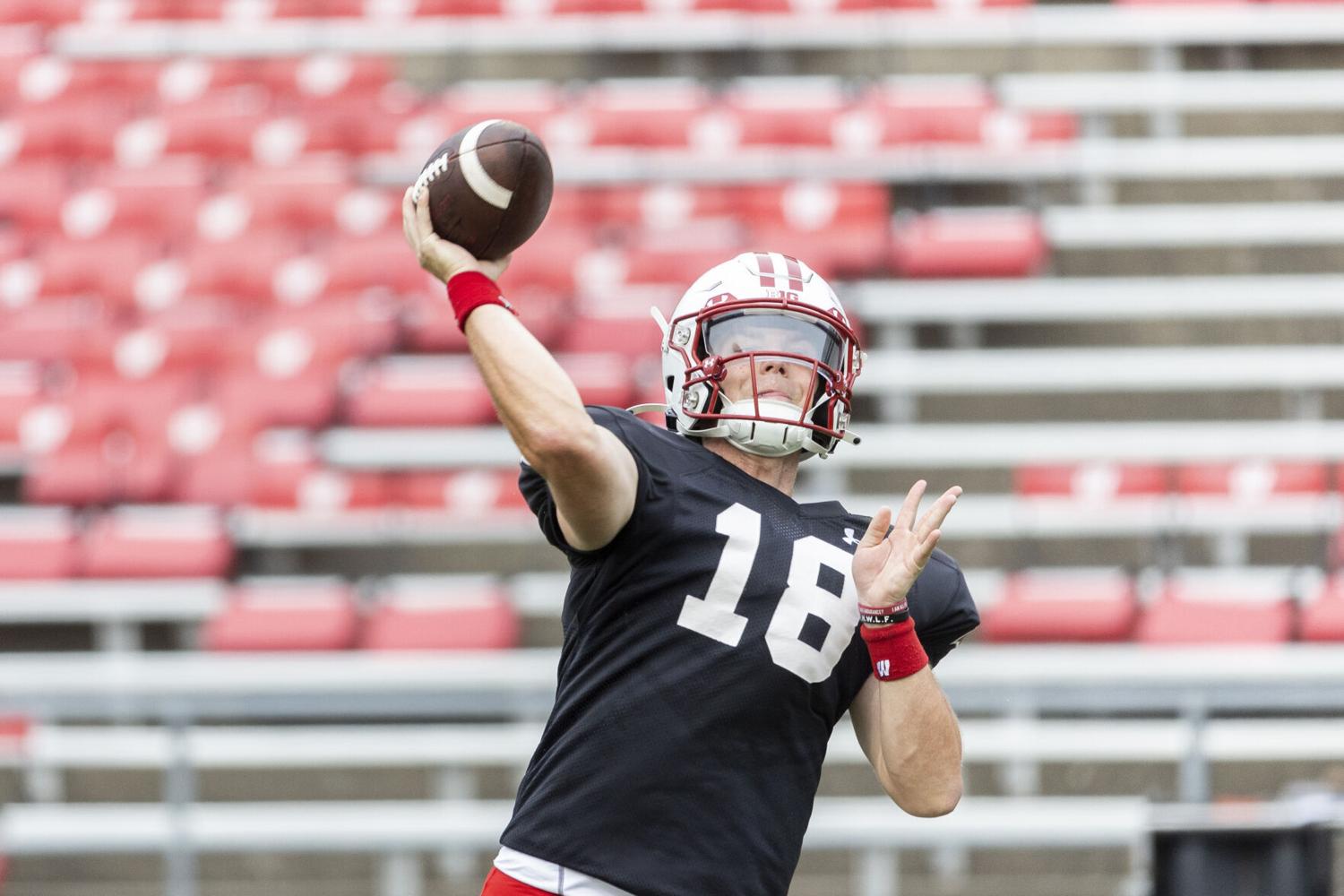 Wisconsin quarterback Braedyn Locke not deterred by mistakes