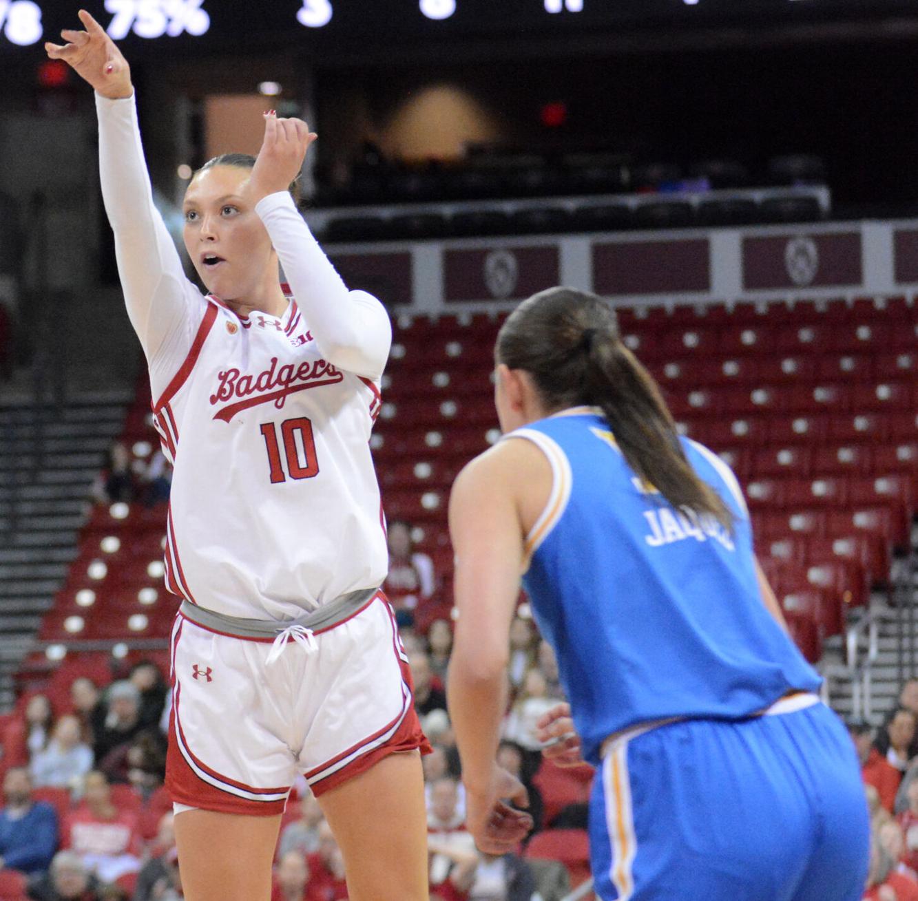 Badgers' star forward Serah Williams hits transfer portal