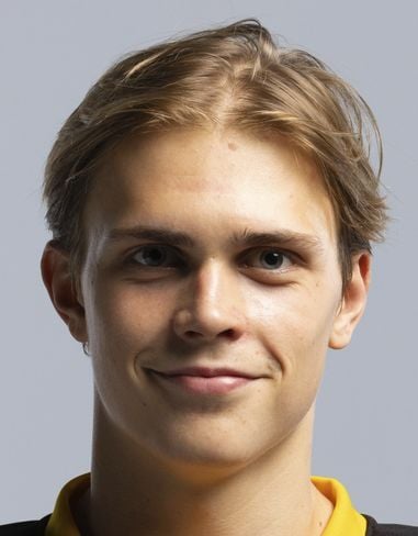 Wisconsin men's hockey's Quinn Finley decides on future