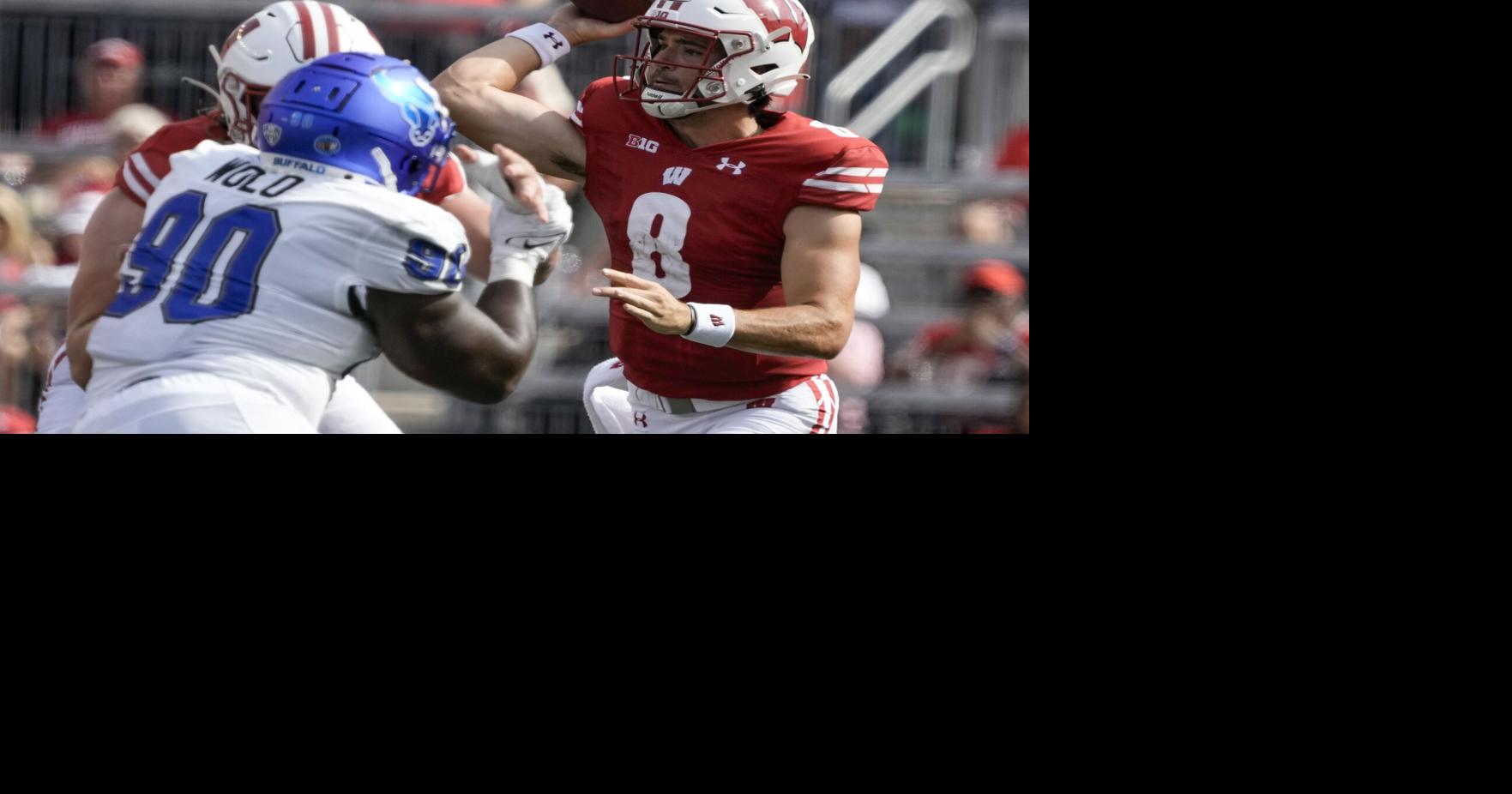 Wisconsin football halftime struggles vs. Buffalo