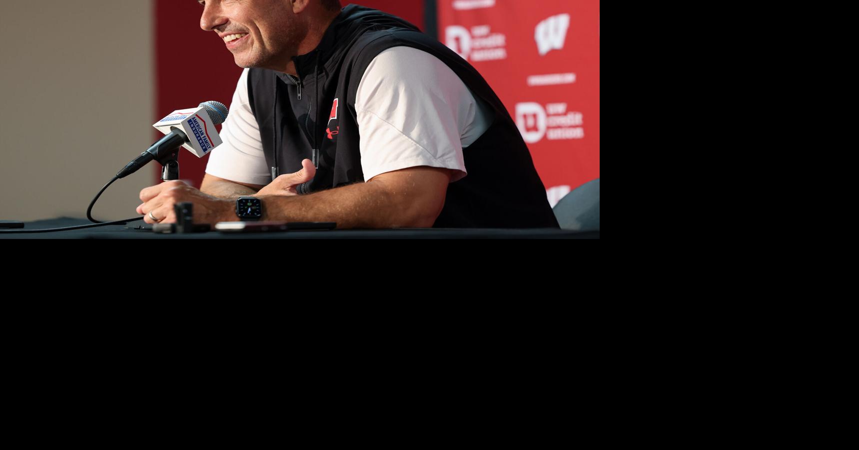 Wisconsin hires Ari Confesor as wide receivers coach