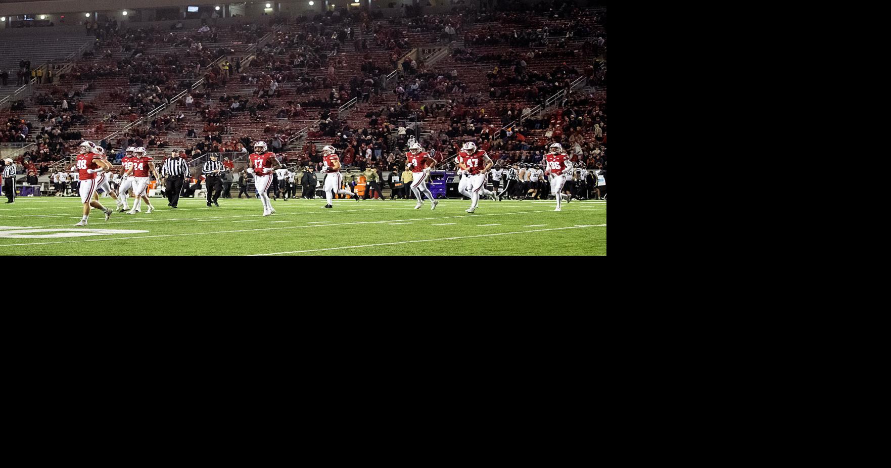 Wisconsin football fans find loss to Northwestern 'unacceptable'