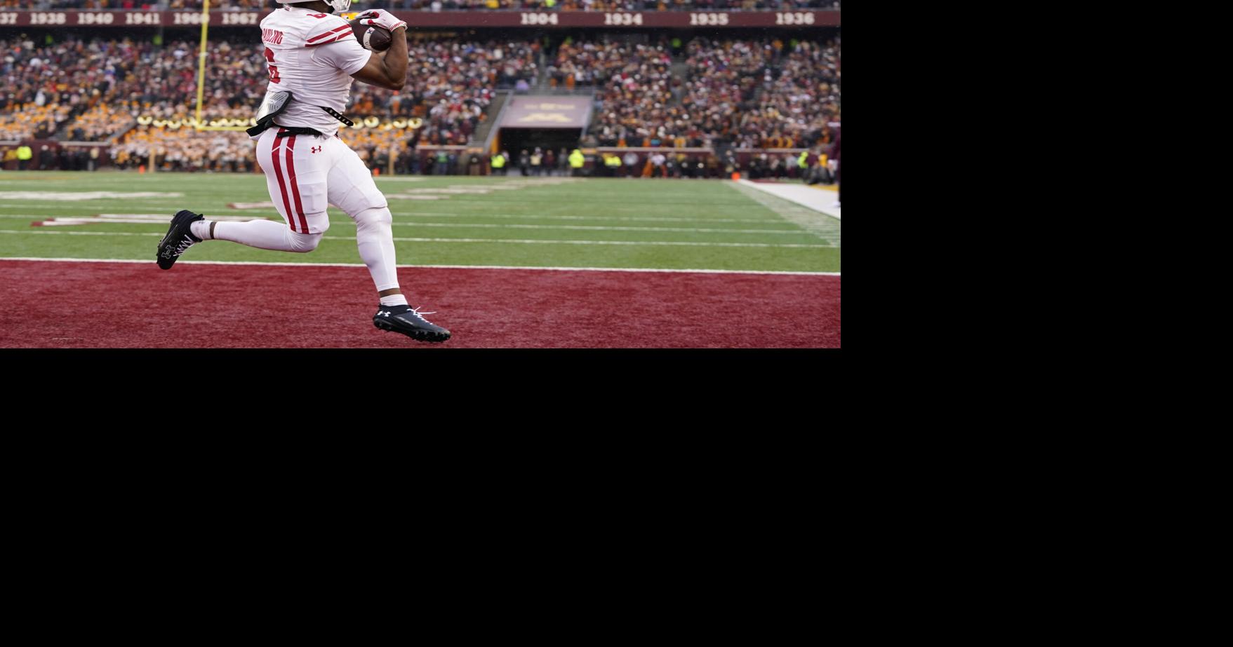 Wisconsin football at Minnesota halftime observations
