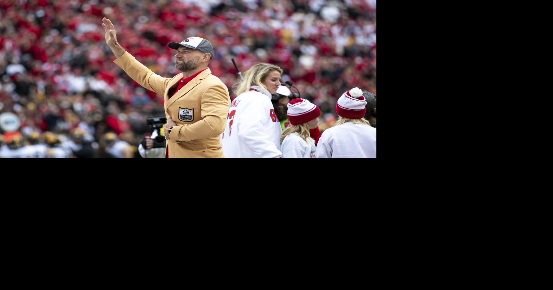 Wisconsin's Joe Thomas partners with Madison restaraunt